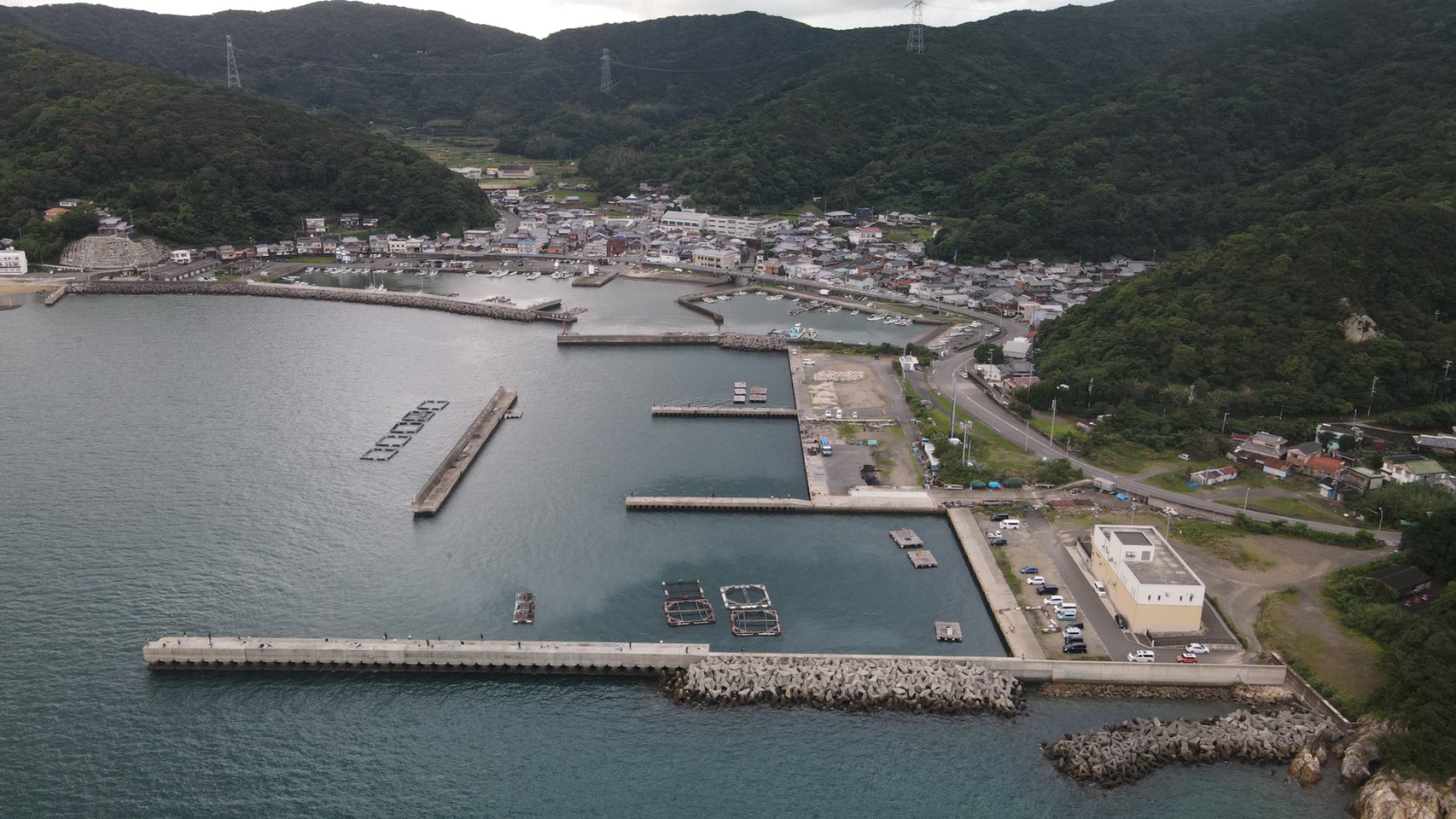 【和歌山県由良町】『衣奈漁港：えなぎょこう』の海釣りガイド（釣れる魚・駐車場・トイレ）｜和歌山釣りwalker